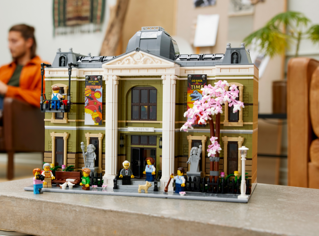 LEGO Modular Building: Natural History Museum set #10326 ...