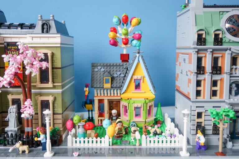 Turning the LEGO Disney 'UP' House set #43217 into a modular set ...